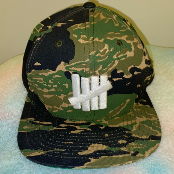 Undefeated | Accessories | Undefeated Camo Snapback Cap Like New ...